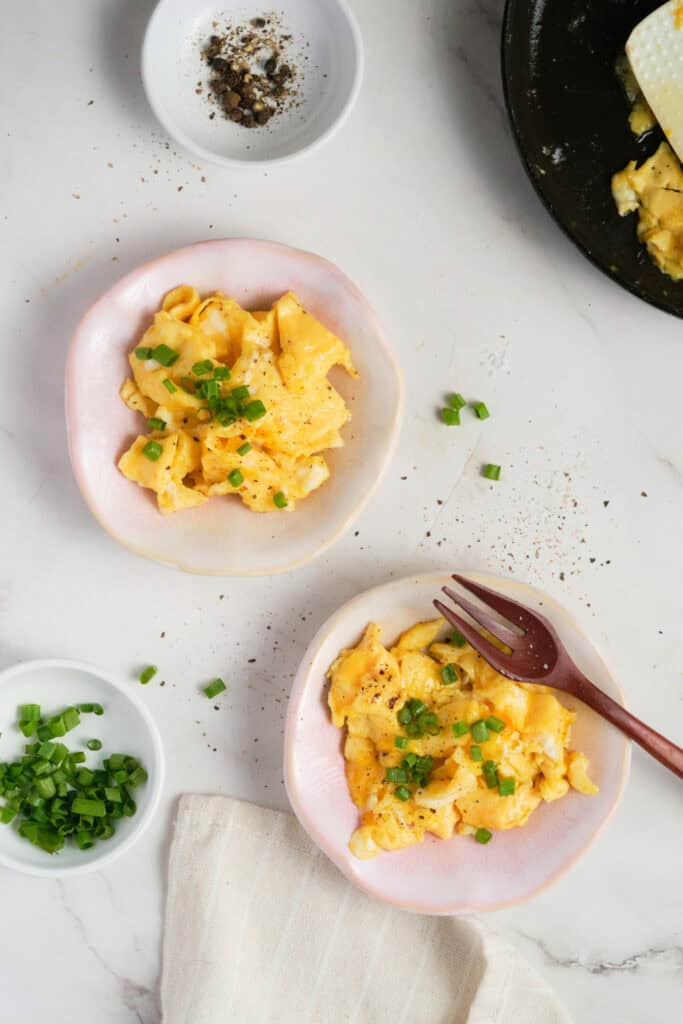 How to Make Scrambled Eggs - Food Faith Fitness