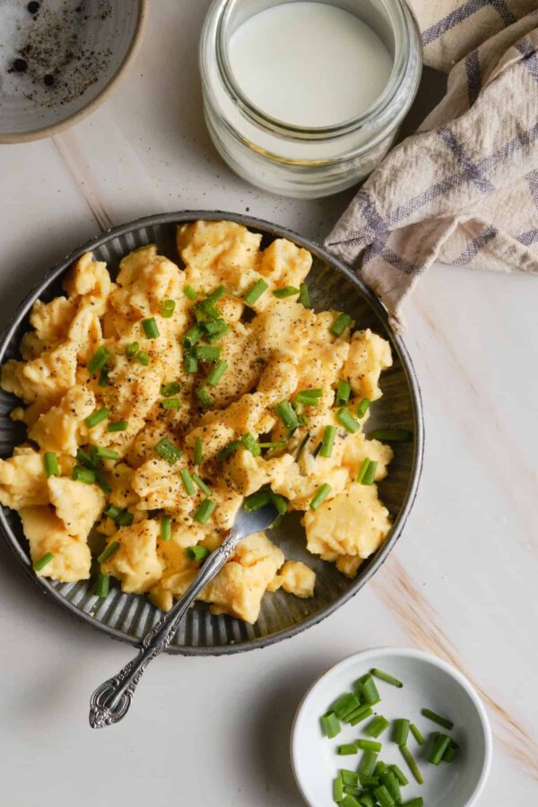 How To Make Scrambled Eggs In The Microwave - Food Faith Fitness