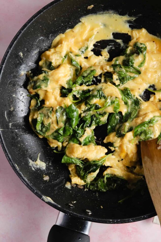 Spinach Scrambled Eggs - Food Faith Fitness