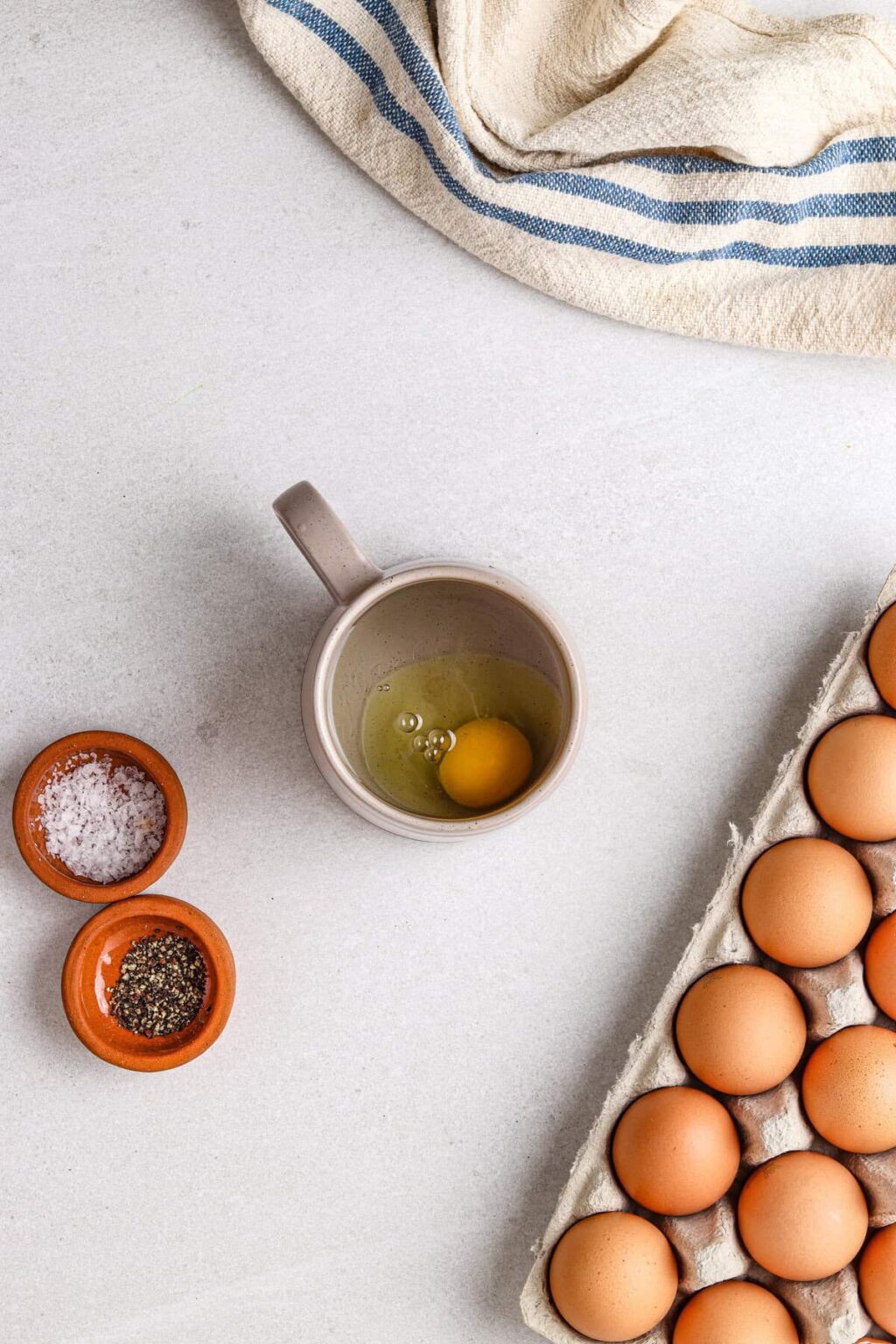 Poached Eggs in the Microwave - Food Faith Fitness