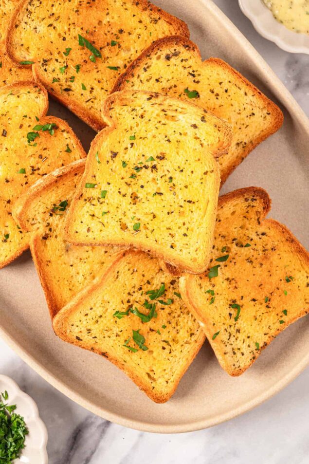 Texas Toast Garlic Bread - Food Faith Fitness